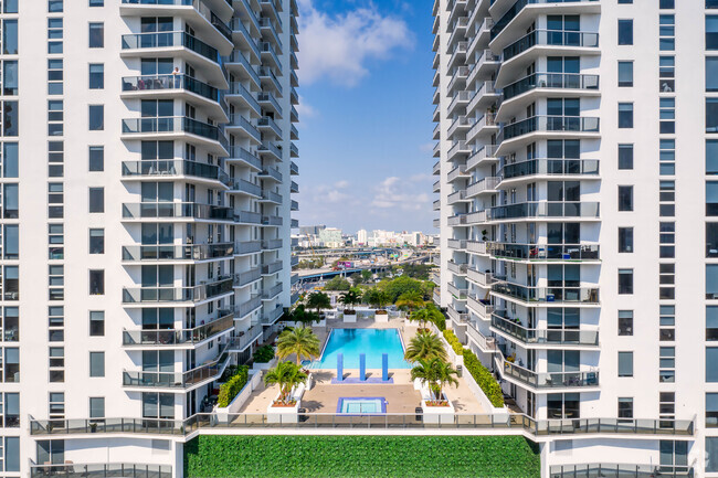 Square Station Miami - Condos for sale and rent